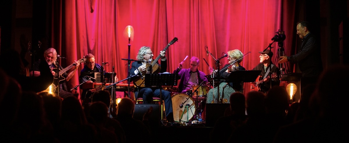 Fire & Dust | A Woody Guthrie Story - Reg Meuross and The Strike Trio ...